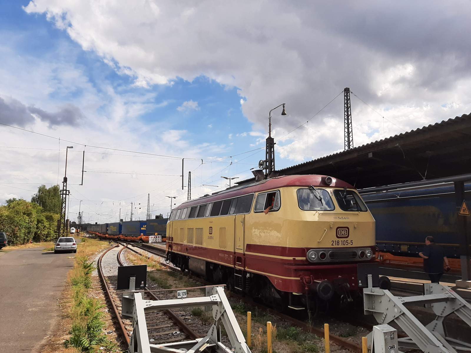 218 105 im Hanauer Hauptbahnhof : Class 37: Antiquitäten im ...