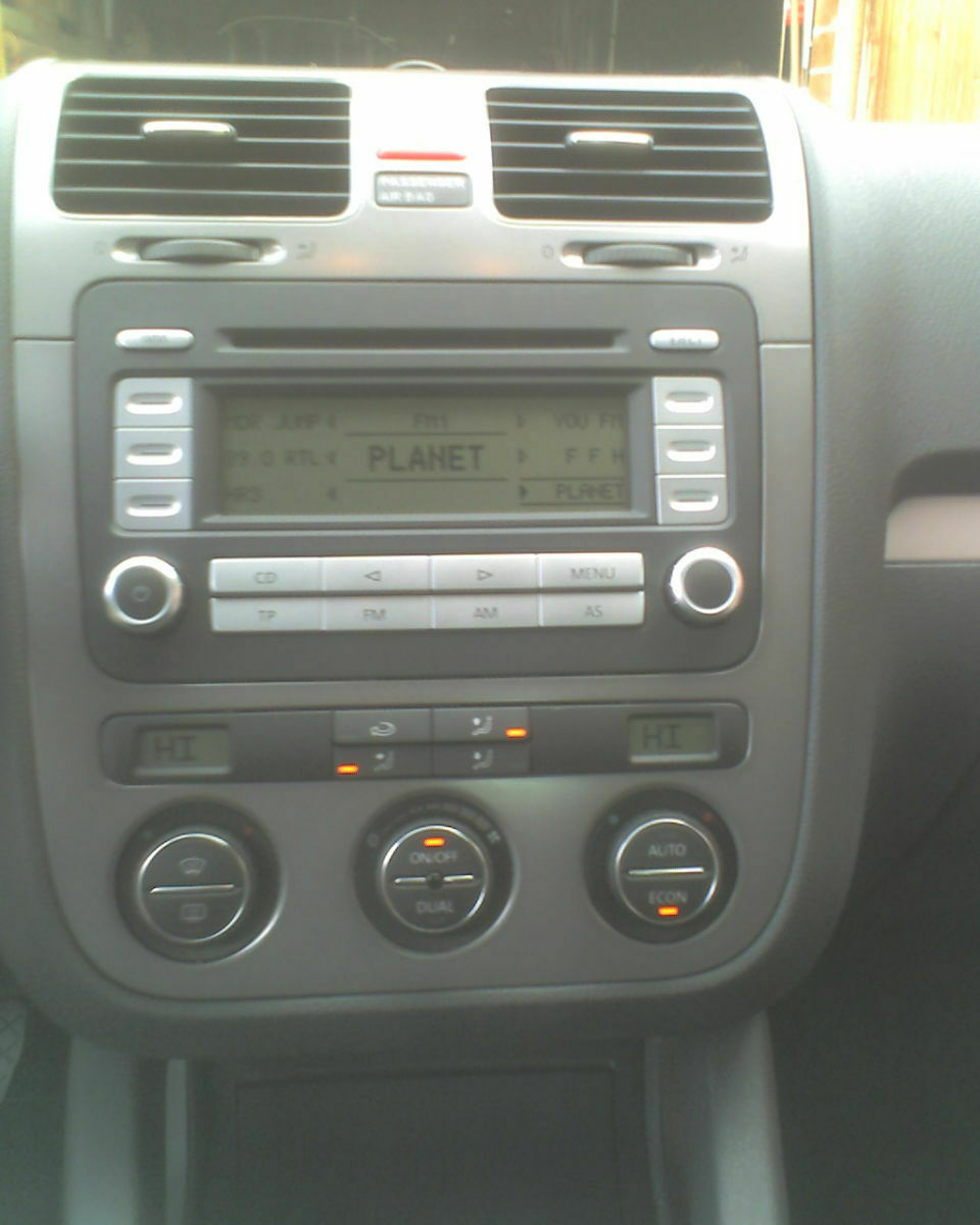 Radio RCD300 Golf/Eos/Touran/Passat etc : Biete Volkswagen