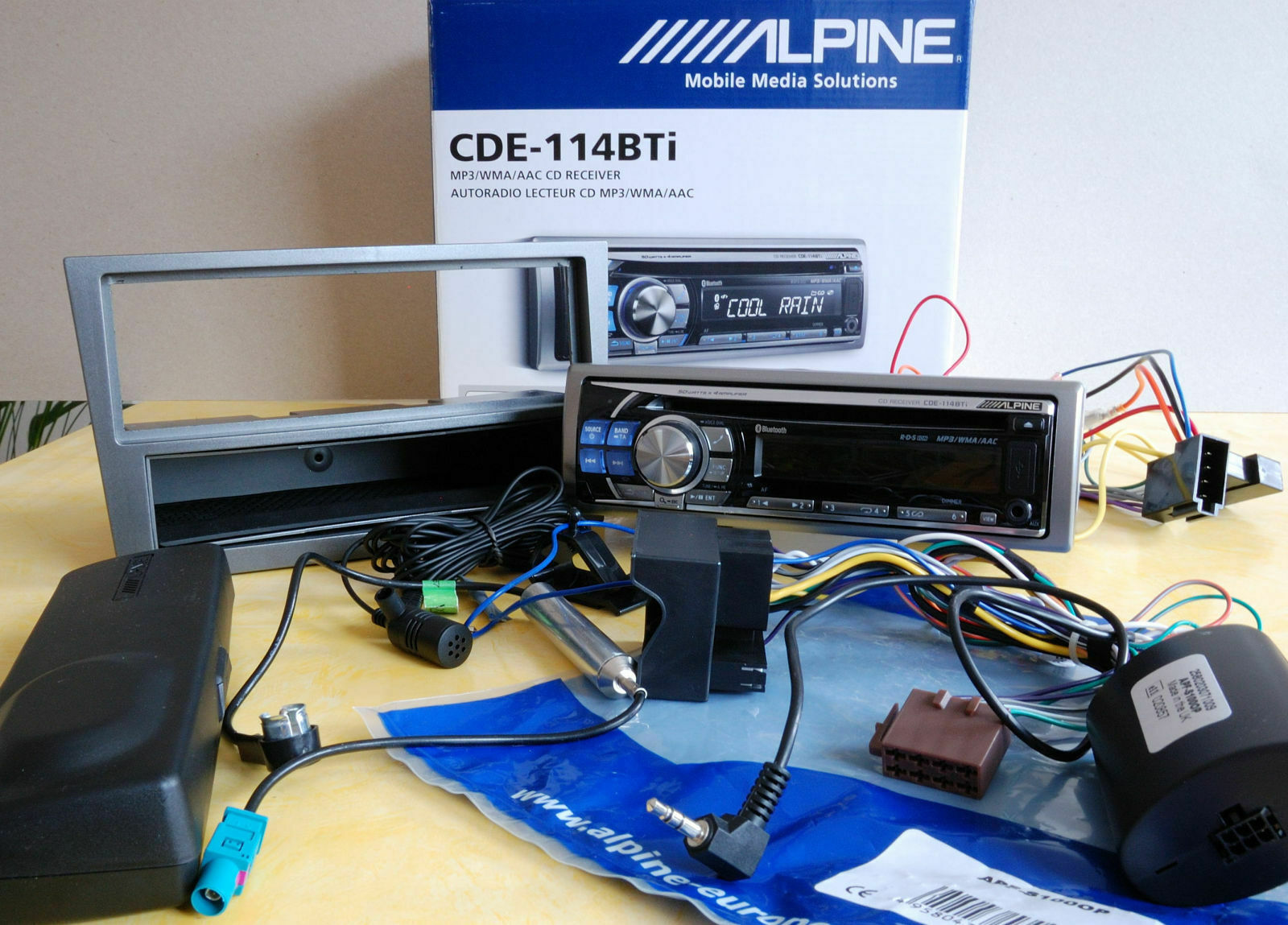 Alpine Radio CDE-114BTi incl. Zubehör : Biete