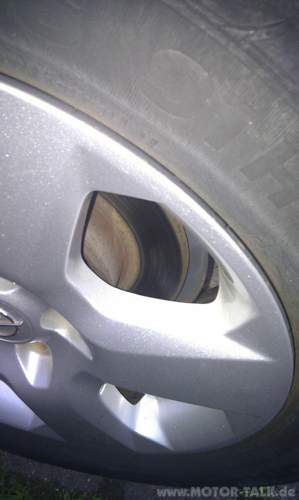 Bremsscheiben hinten zum Rand hin stärkere Riefen be...