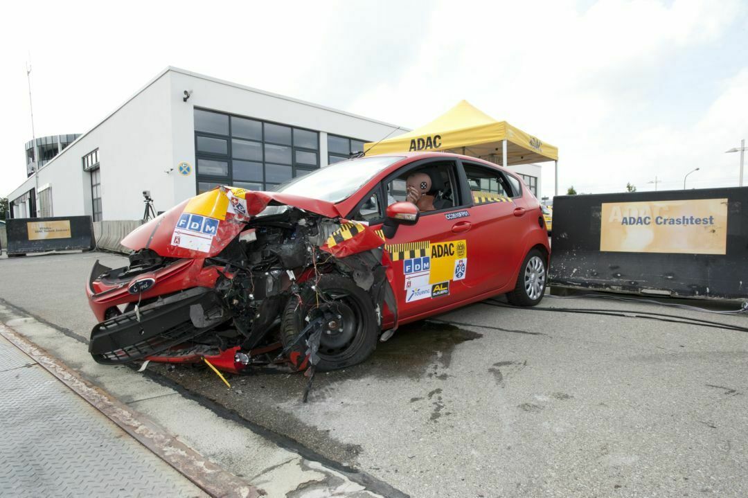 Ford Fiesat nach Crash : ADAC: Crash-Tests sind zu schematisch ...