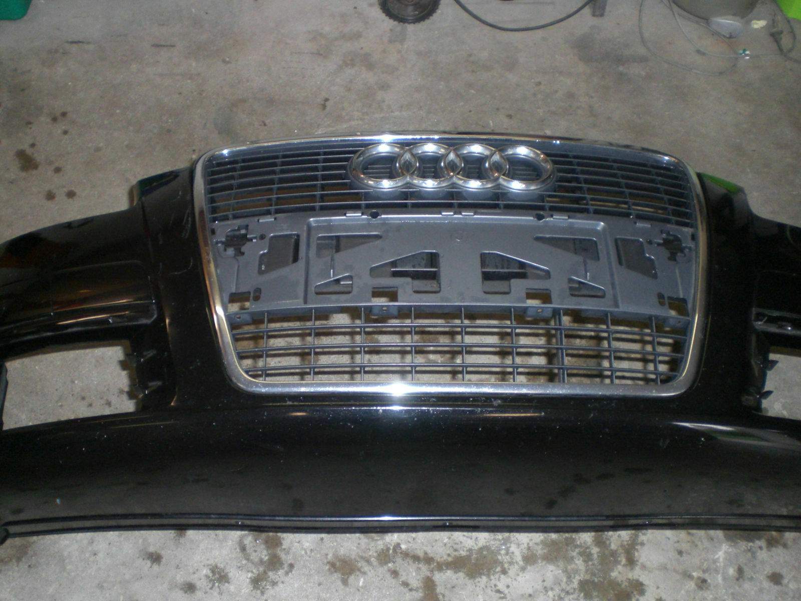 Audi A6 4F Stossfänger vorn mit Grill : Biete Car Audio