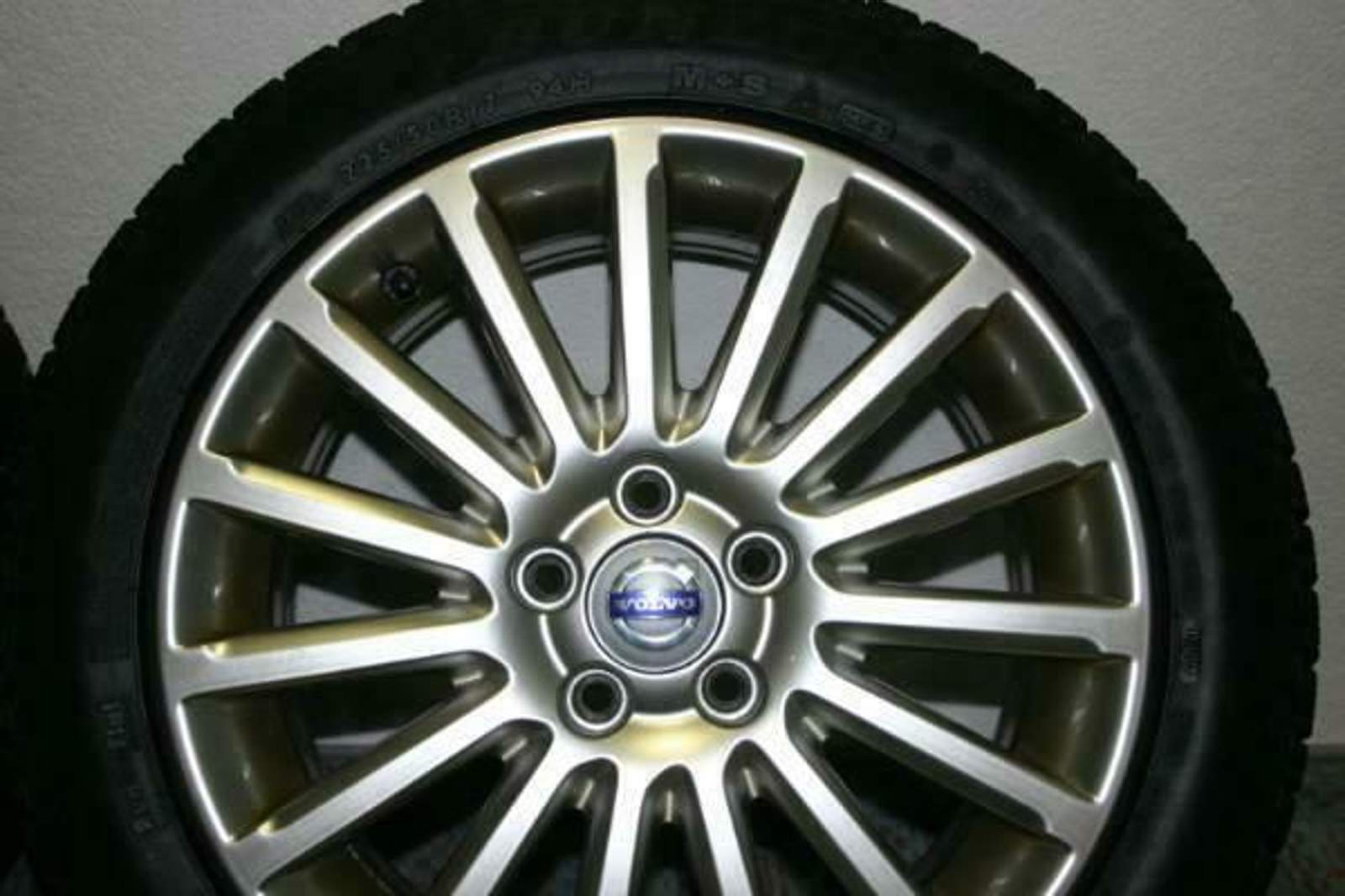 Bild-2 : 17 Zoll "Regor" Volvo Winterräder mit 225/50/17 RunFlat ...