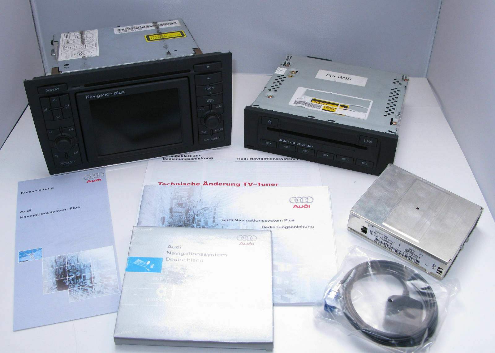 Rns-d-oben : Audi Radionavigationssystem RNS-D, CD Wechsler, TMC-Box ...