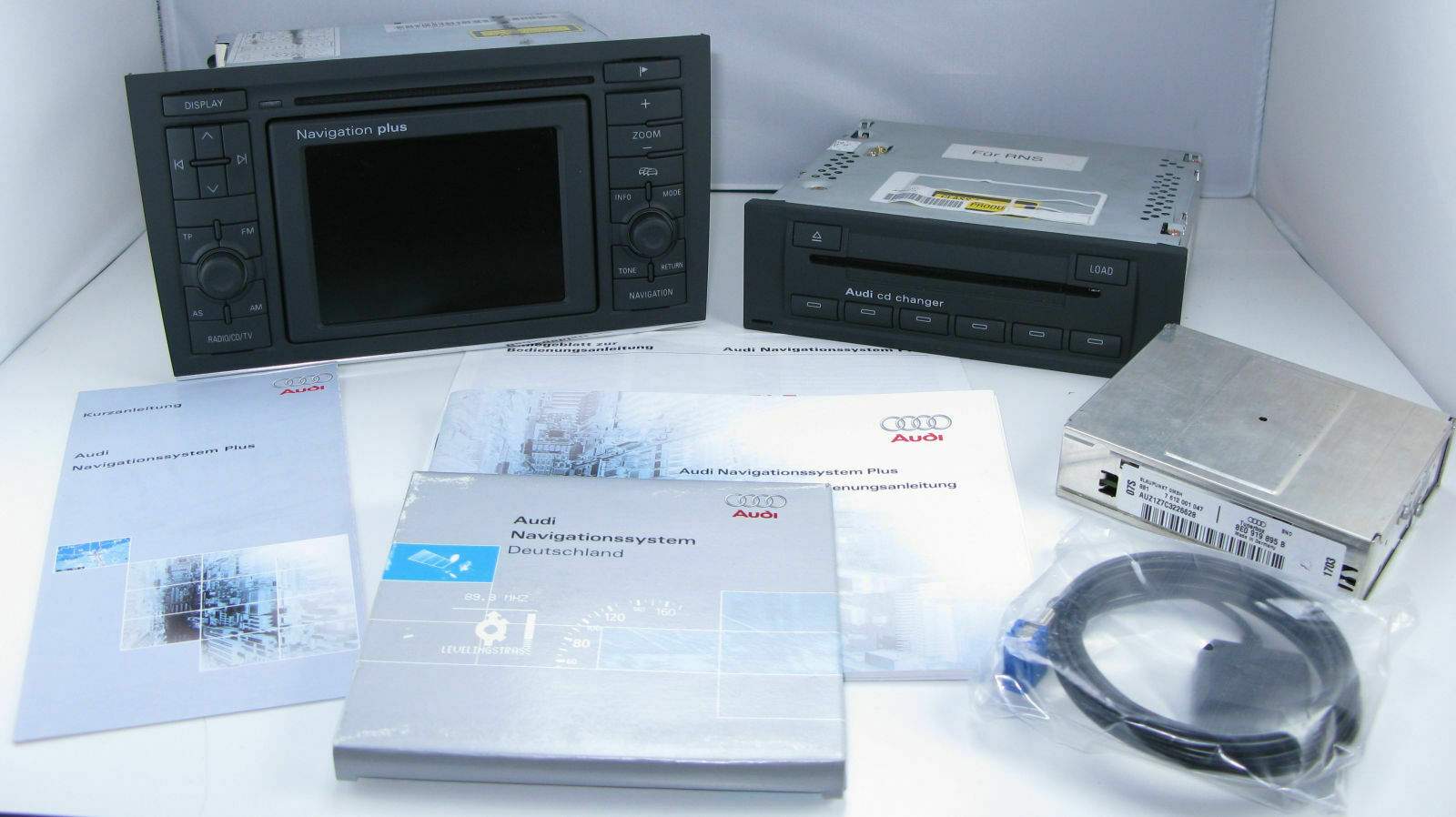 Rns-d-front : Audi Radionavigationssystem RNS-D, CD Wechsler, TMC-Box ...