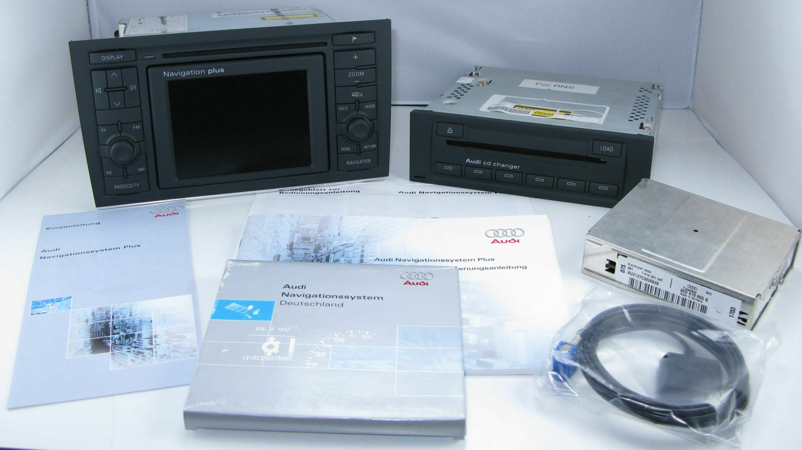 Rns-d-front : Audi Radionavigationssystem RNS-D, CD Wechsler, TMC-Box ...