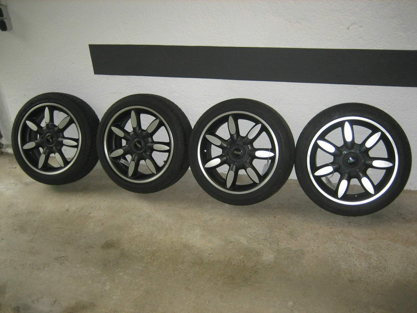 MINI Night Spoke (R106) Kompletträder 17 Zoll : Biete Reifen & Felgen