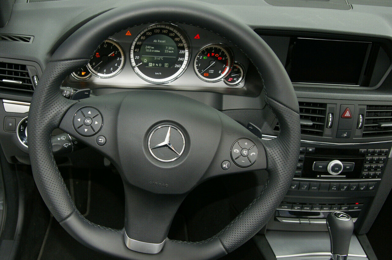 Mercedes-Benz E-Klasse, Cockpit : Mercedes-Benz E-Klasse Cabriolet W212 ...