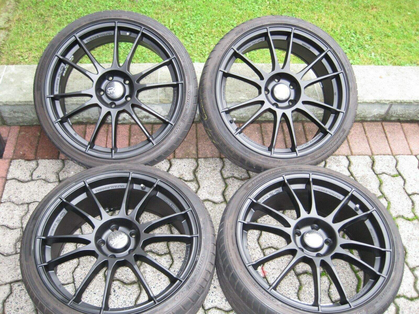 OZ Ultraleggera Schwarz Matt 8x19 ET45 5x112 mit 225/35/R19 Hankook ...