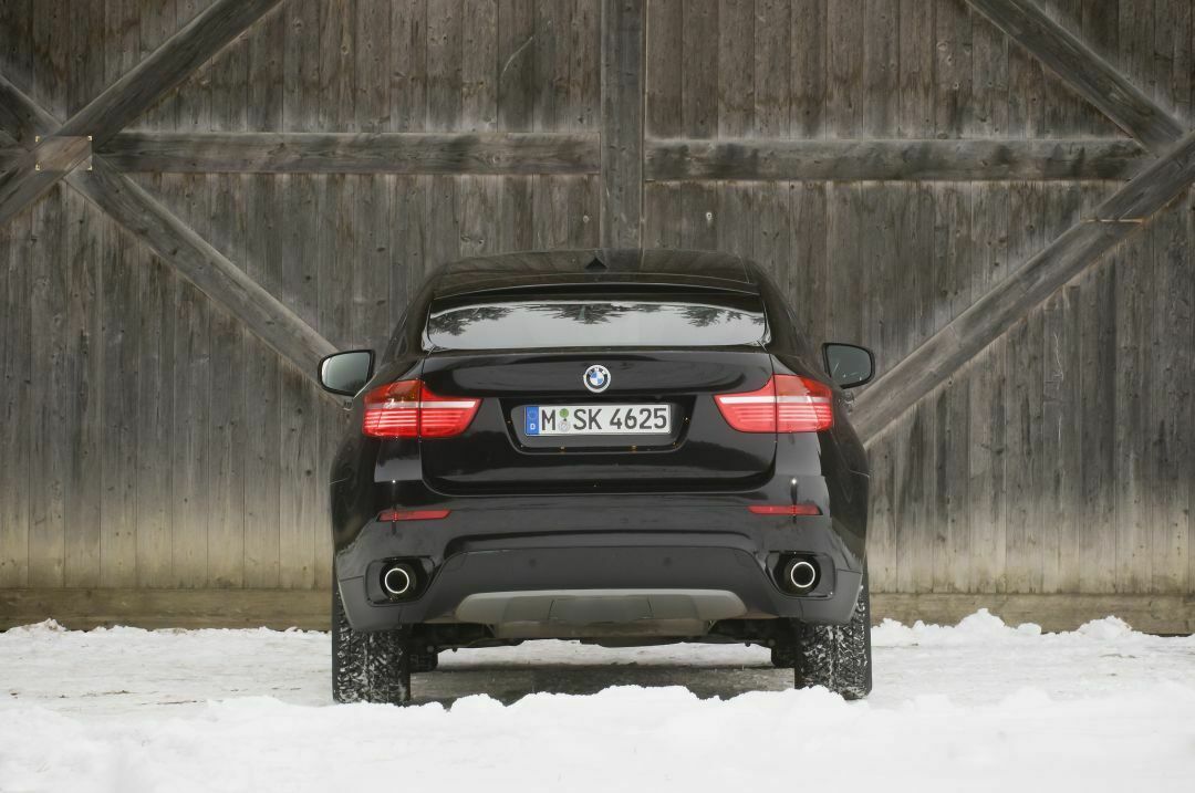 BMW X6 Heck : BMW erweitert Ausstattung für X5 und X6 : BMW News ...