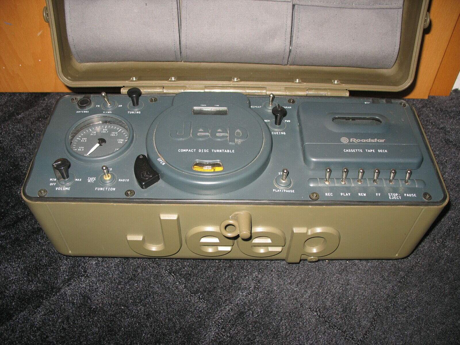 Boombox offen : JEEP Boombox - Outdoormusikplayer in urigem Jeep-Design ...