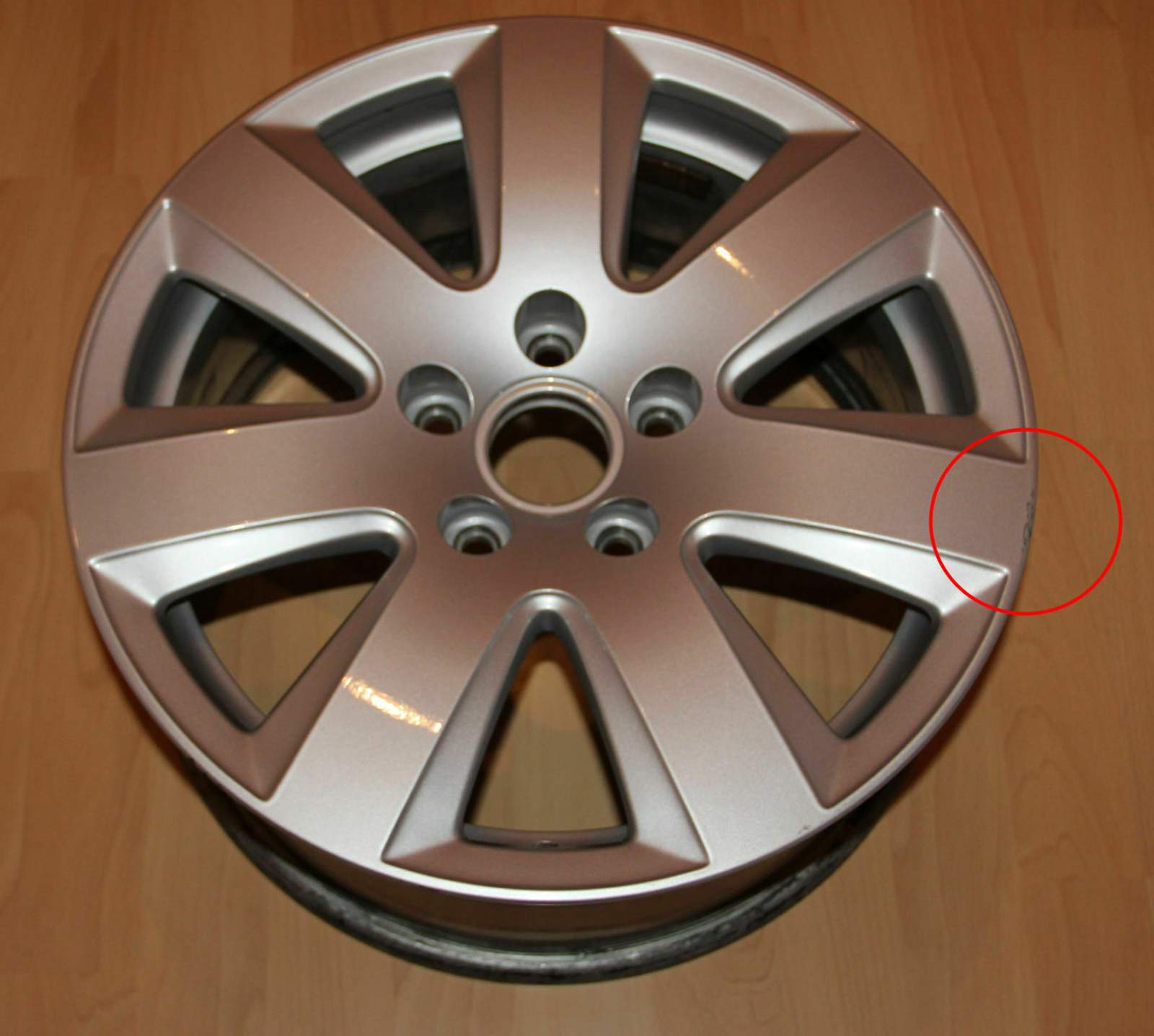 Scheibenrad Alu Brilliantsilber - 7,5J x 16 H2 ET45 mit orig.Kappen : Biete