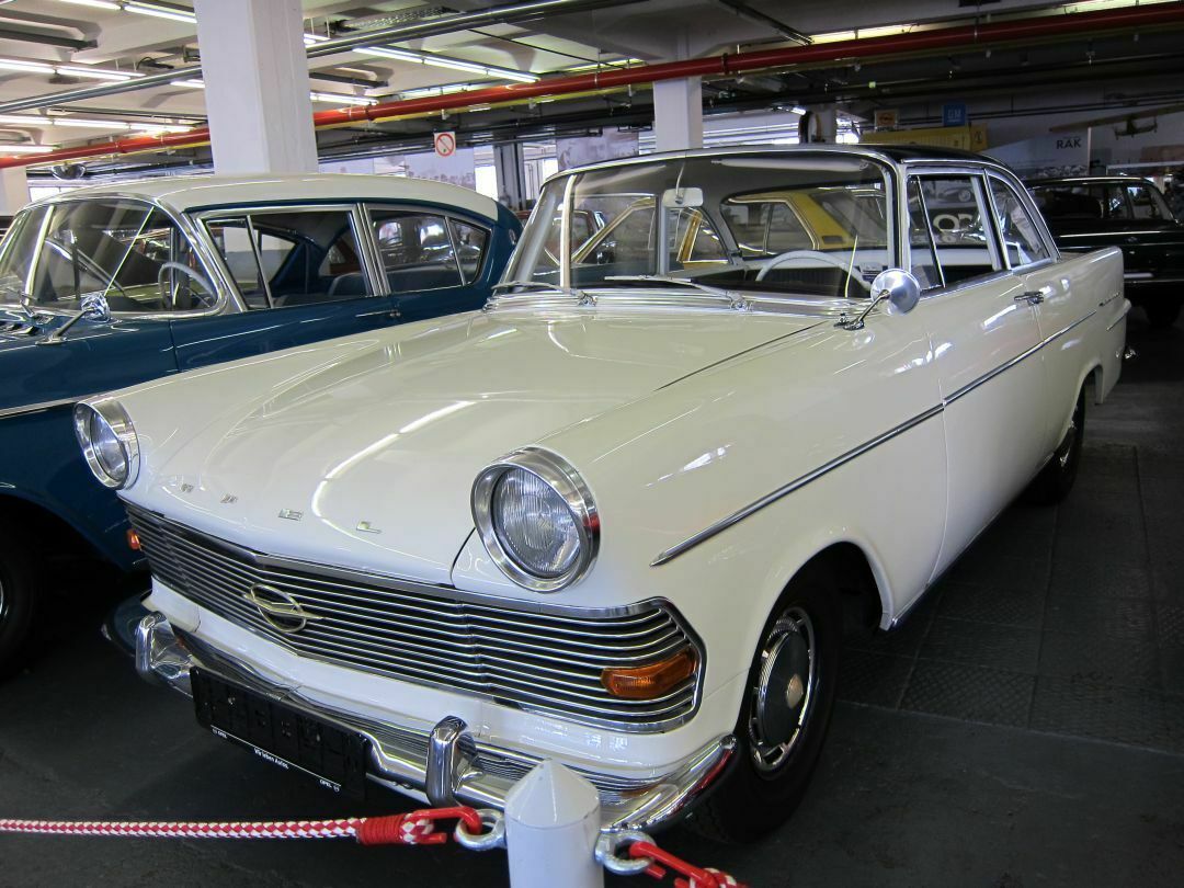 Opel Rekord P2 : Historische Opel Sammlung: Zu Besuch in der ...