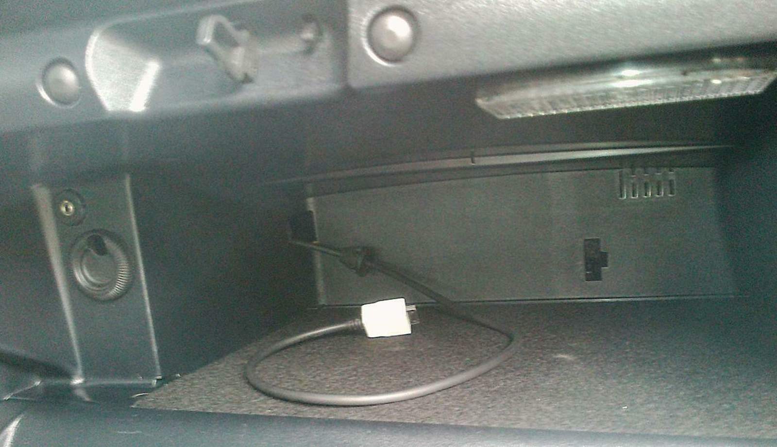 12-handschuhfach : Ipod interface : Mercedes A-Klasse W169 : #204097828