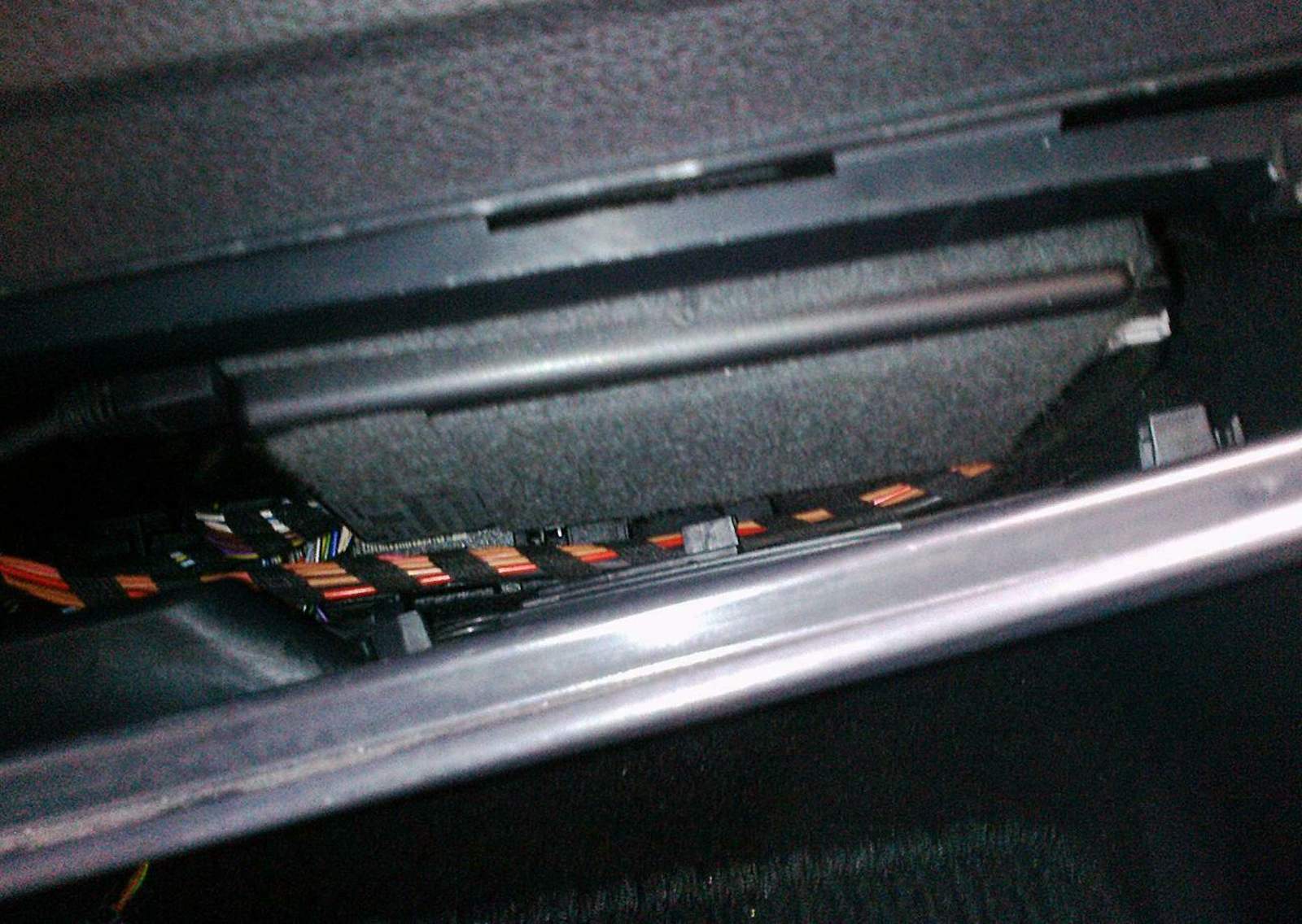 11-handschuhfach-unten-interface2 : Ipod interface : Mercedes A-Klasse ...