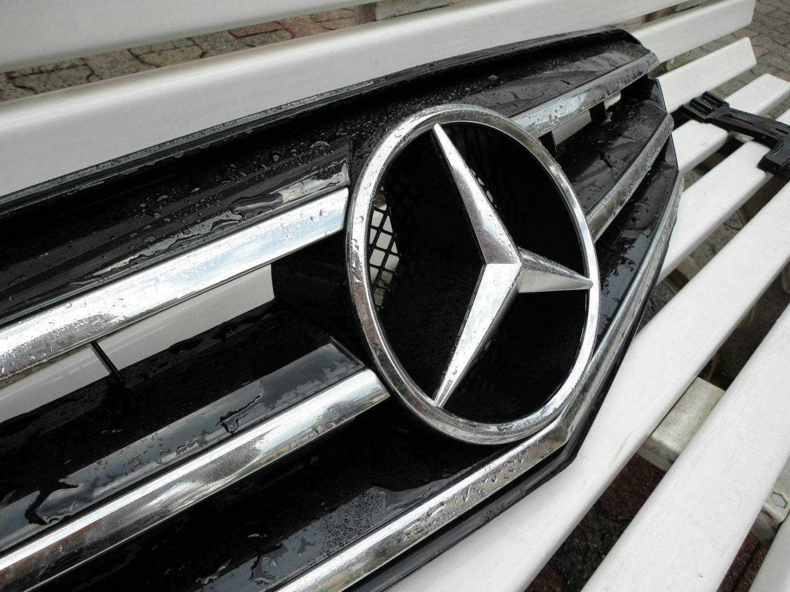 W204 Amg Kühlergrill Orig Mercedes 2 Lamellen Biete