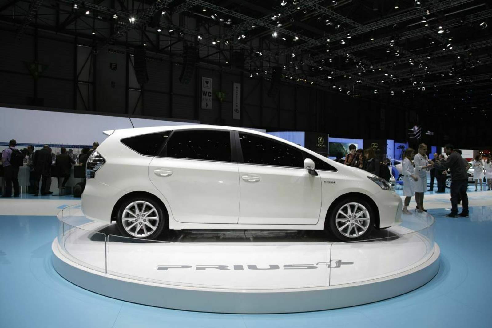 Toyota Prius+ : Toyota zeigt den Hybrid-Van Prius+ auf der IAA : Toyota ...