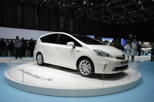 Toyota zeigt den Hybrid-Van Prius+ auf der IAA