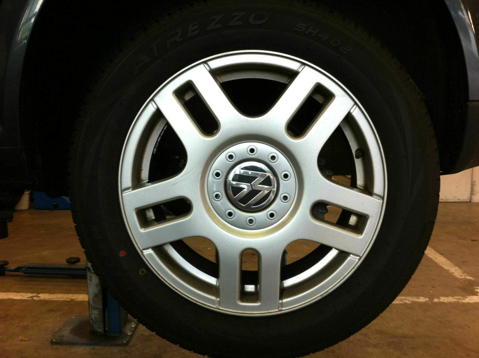 Original VW- Alufelgen Montreal 16" mit nagelneuen Sommerreifen : Biete