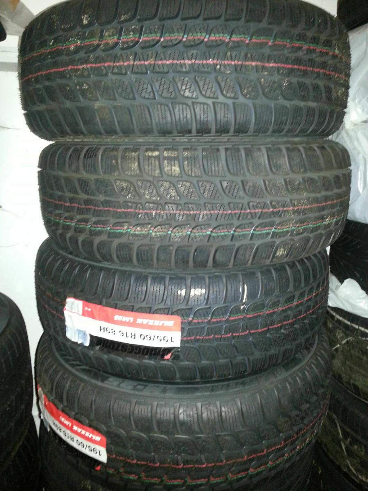 4x Winterreifen Bridgestone Blizzak 195/60/ R16 89H NEU! : Biete