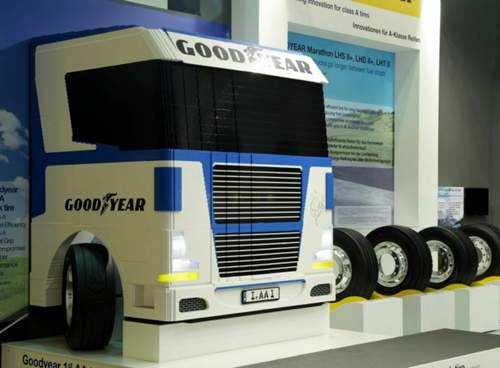 Lego-Laster im Maßstab 1:1 | LKW & Nutzfahrzeuge News