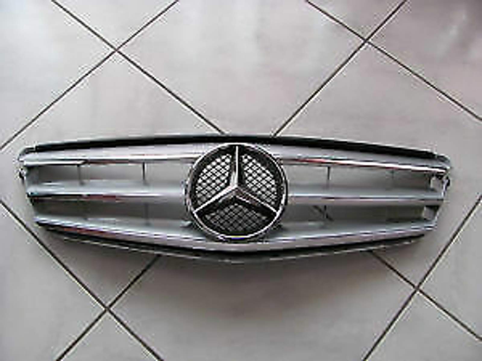 W204 Amg Kühlergrill Orig Mercedes 2 Lamellen Biete