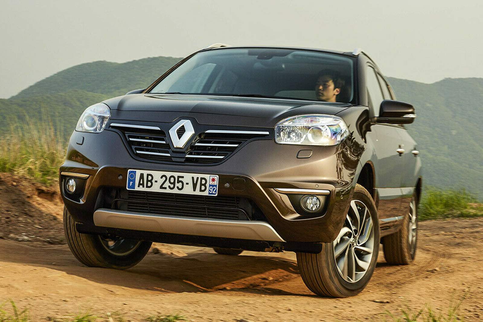 Neuer Grill mit großem Renault-Rhombus: Der Koleos erhält sein zweites ...