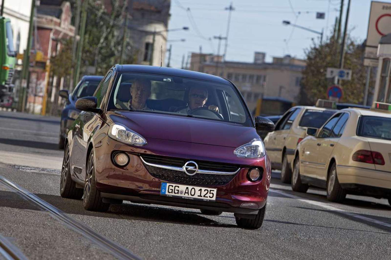 Schon in der Basisversion gibt es City-Modus, Berganfahrhilfe ...