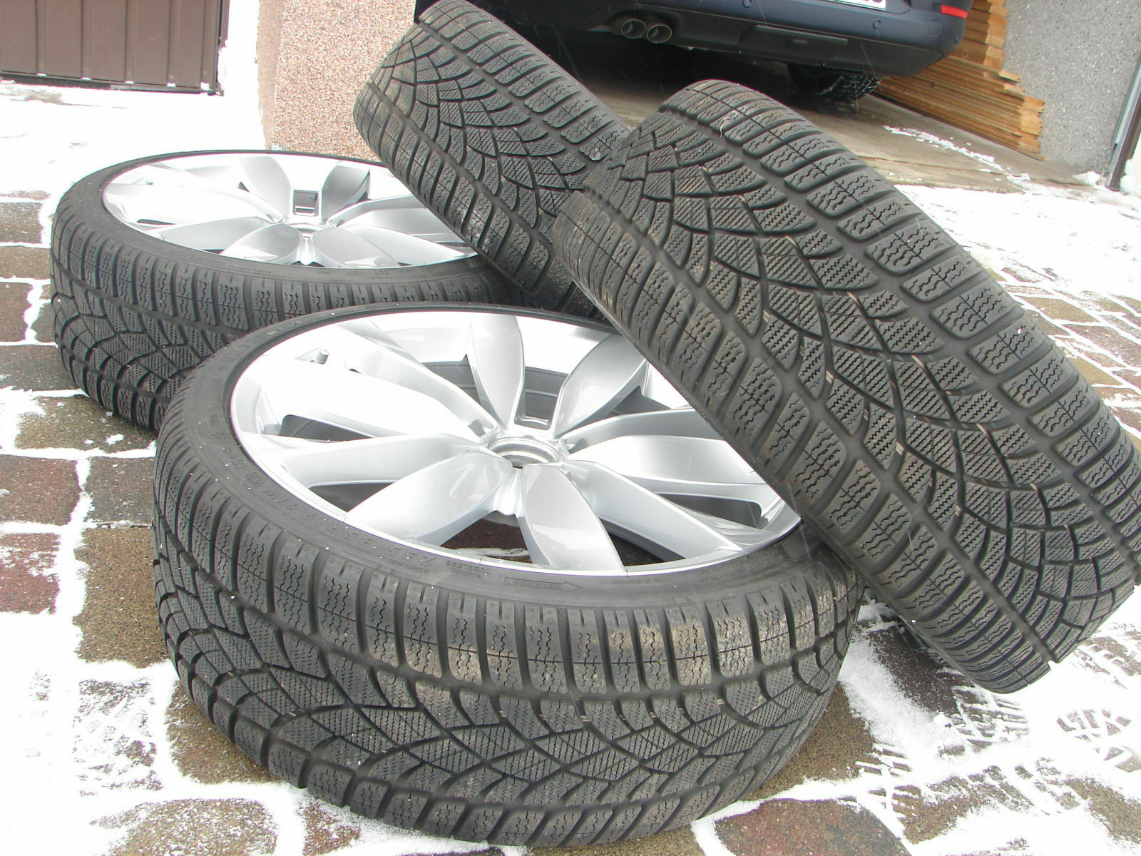 Elegantes Winterreifen 235 35 R19 Bildnull