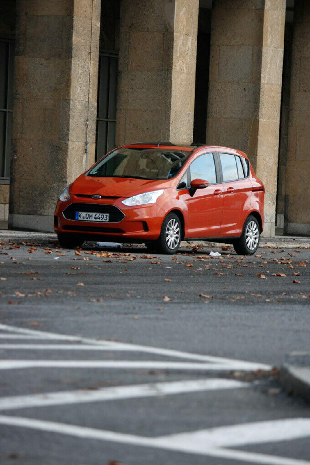 Ford B-Max, ganz irdisch in Mars-Rot-Metallic : Tür frei für diesen ...