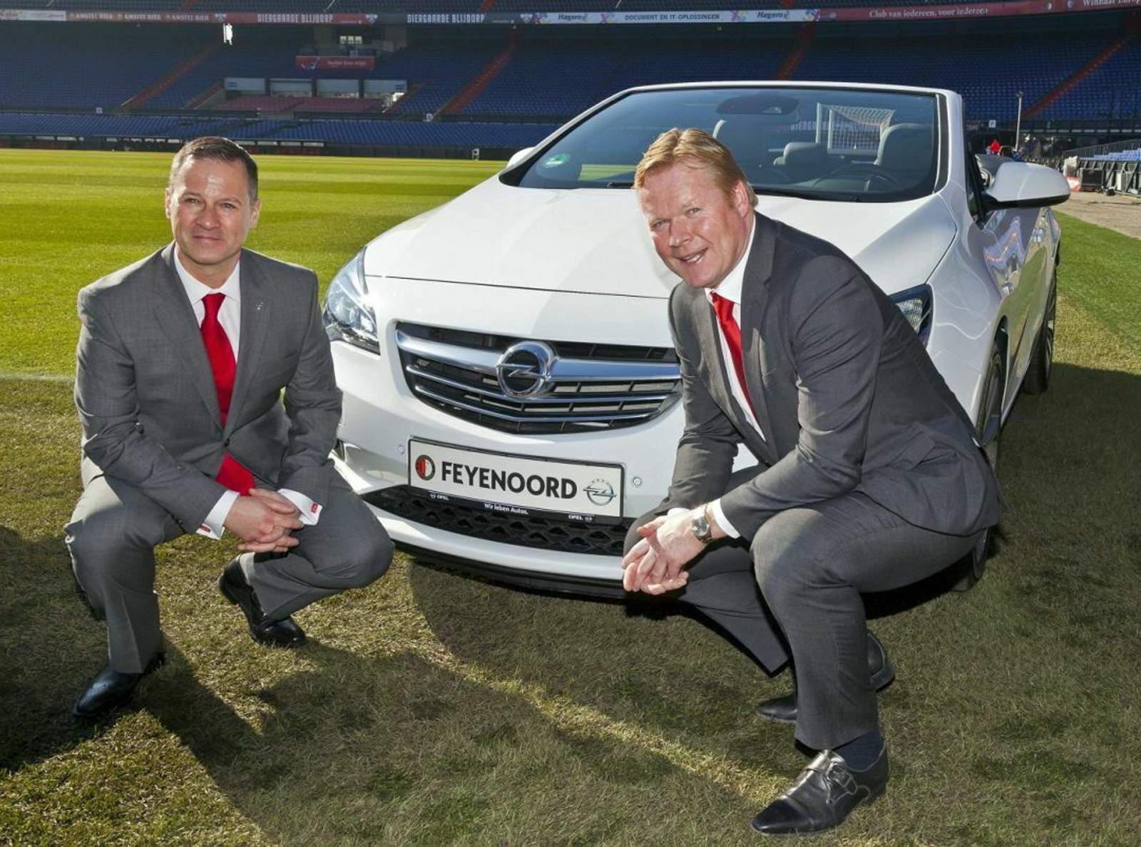 Karl Howkins, Managing Director von Opel Niederlande, freut sich ...