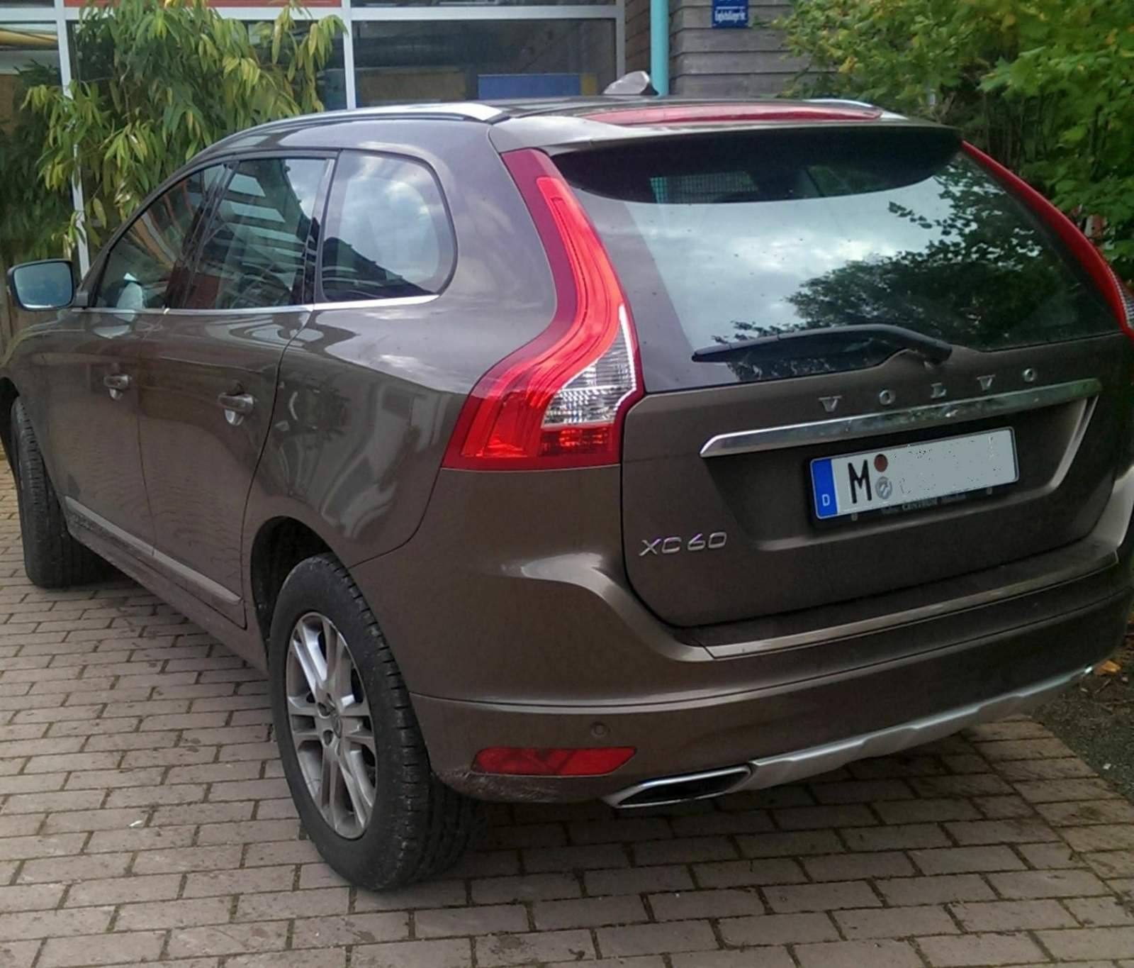 Hinten : Leasingübernahme Volvo XC60, Sumnum D5, MJ2014/2, EZ Dez. 2013 ...