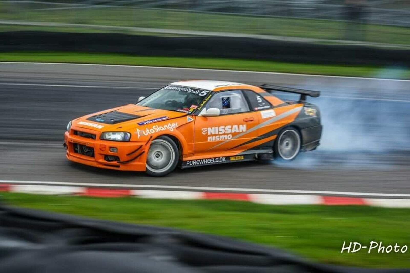 Nissan Skyline R34 mit Viper V10-Motor : Zehn Pötte fressen mehr Reifen ...