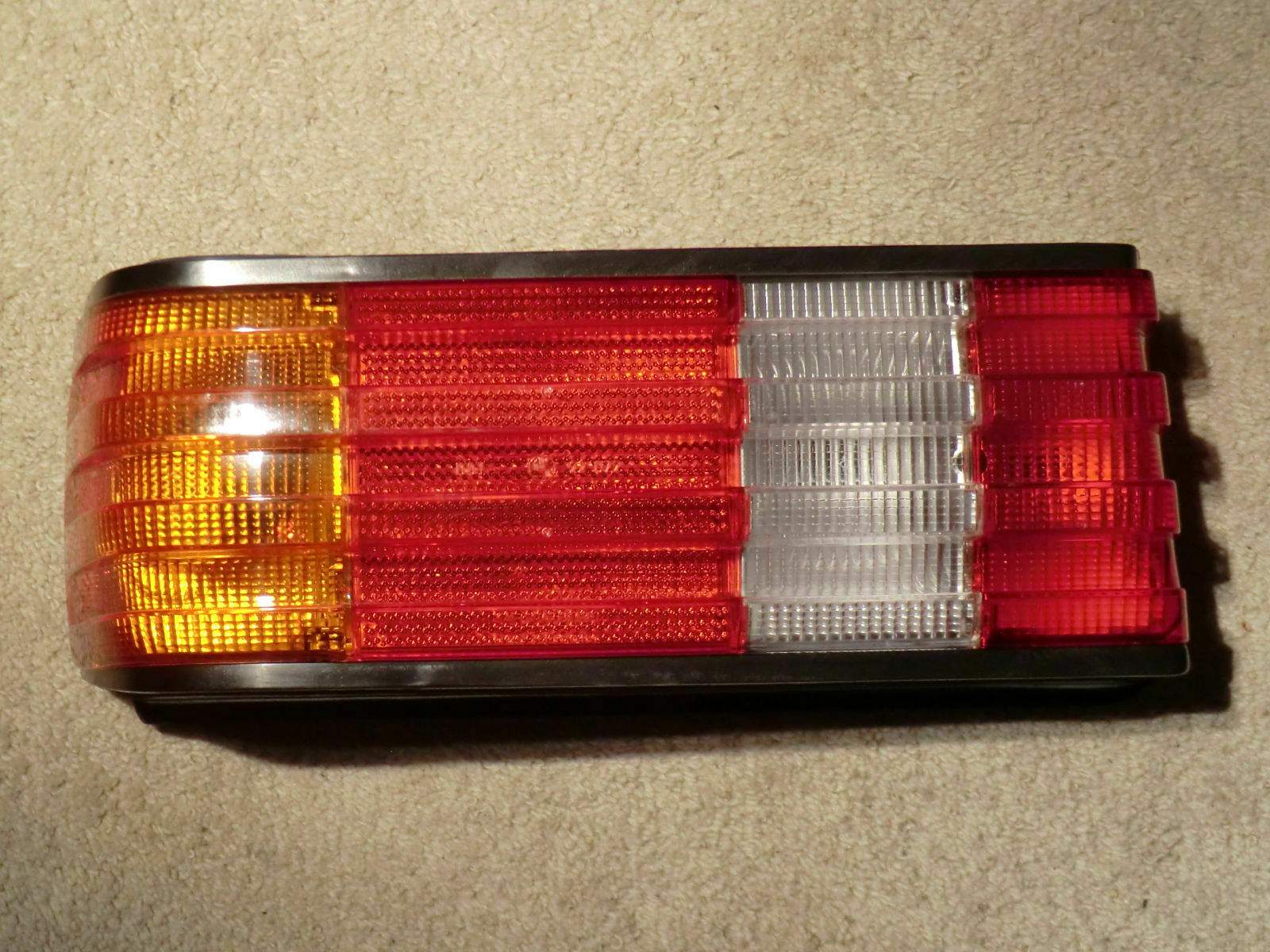 Cimg8438 Mercedes W126 Lichtscheibe USA Heckleuchte R ckleuchte NEU cimg8438-mercedes-w126-lichtscheibe-usa-heckleuchte-r-ckleuchte-neu