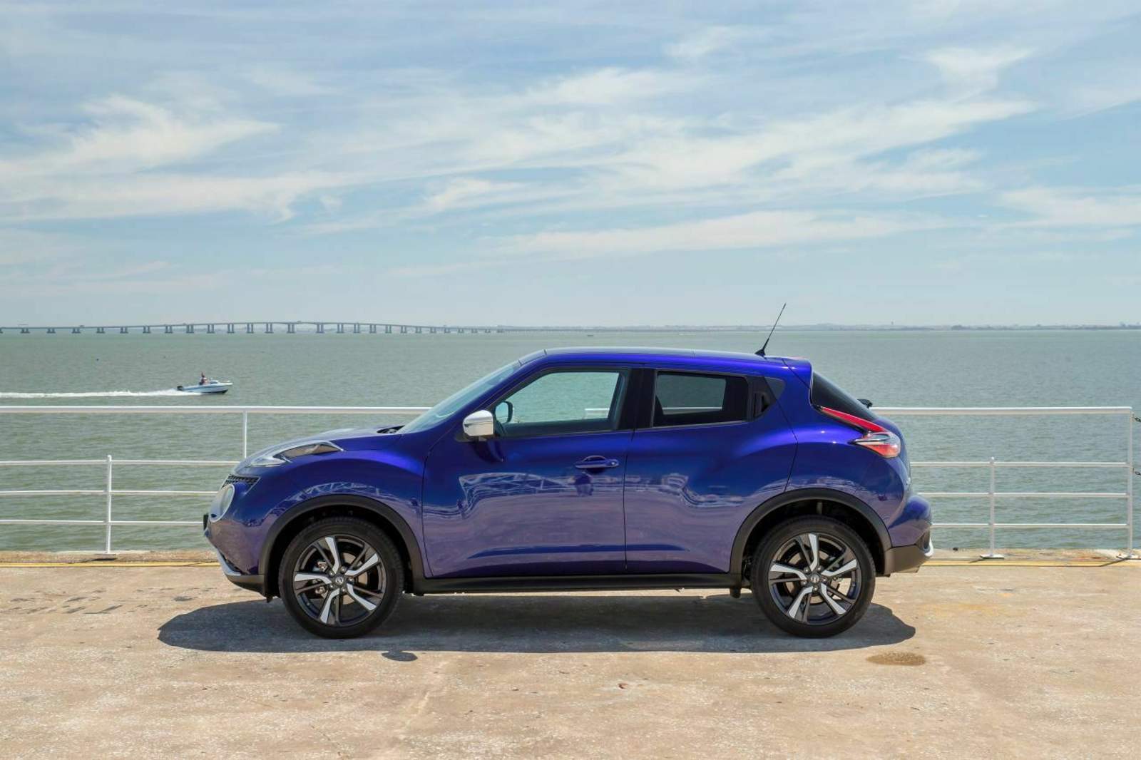Nissan Juke Facelift: Seitenansicht : Nissans Juke-Box treibt es jetzt ...