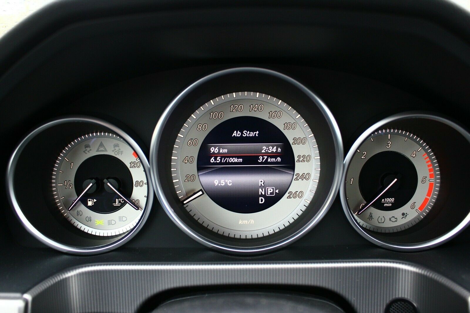 W212 w204 avantgarde mopf tacho : Biete