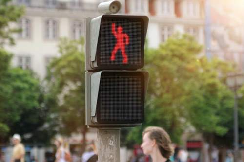 "The Dancing Traffic Light" in Lissabon