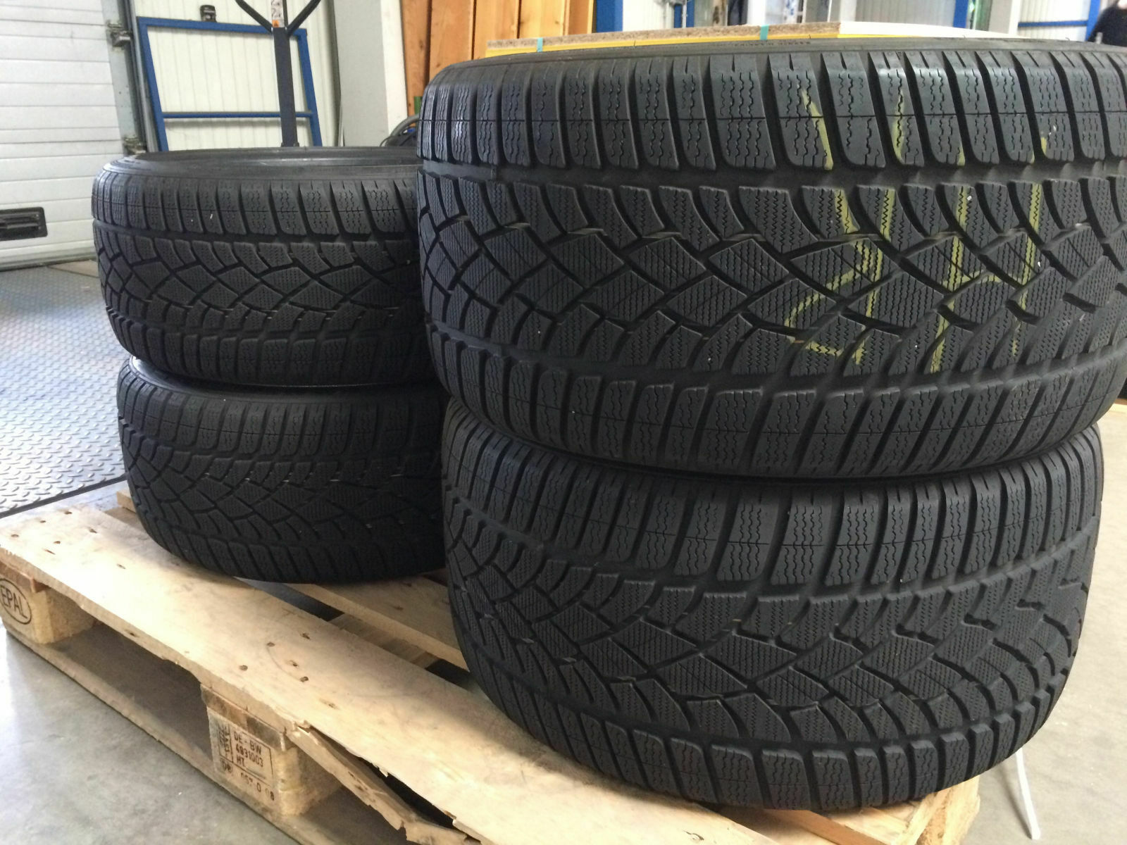 Satz Dunlop SP Winterreifen Sport 3D - 2x 235/35/R19 & 2x 295/30/R19 ...