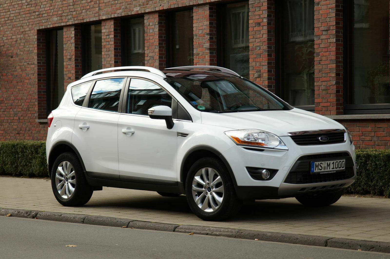 Ford Kuga 4x4 Titanium in sehr guter Ausstattung! : Biete