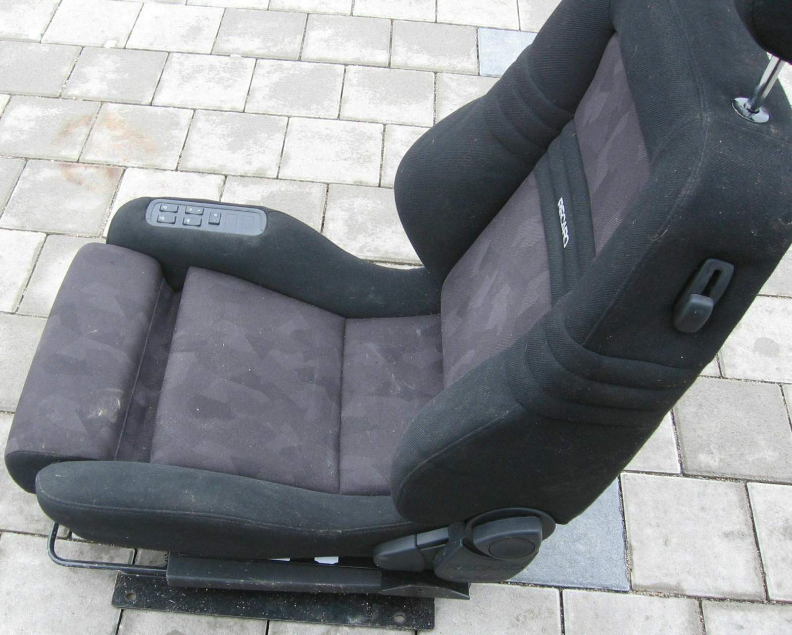 BMW - zum Verkauf steht eine Fahrerseite – Recaro Konsole Nr. 86.49.16 ...