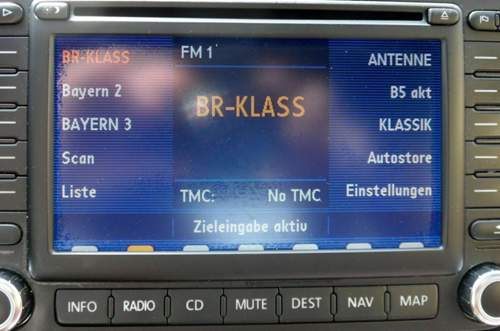 VW MFD2 DVD-Navigation inkl. 6er CD Wechsler für Handschuhfach mit Code ...