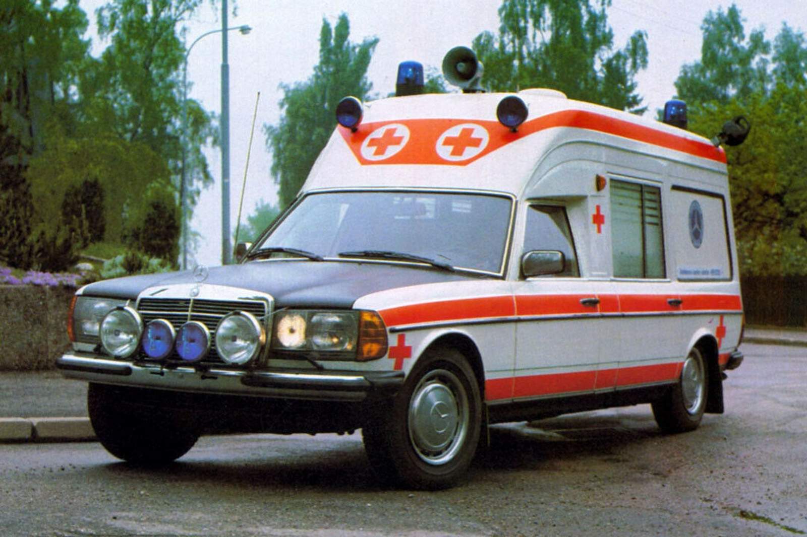 Mercedes-Benz Krankenwagen 280 E Von Hejde auf Basis eines Fahrgestells ...