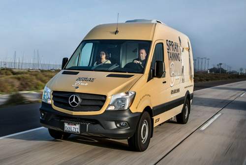 Mobiles Sonnenstudio: Der „Spray Tan Bus“ aus Kalifornien