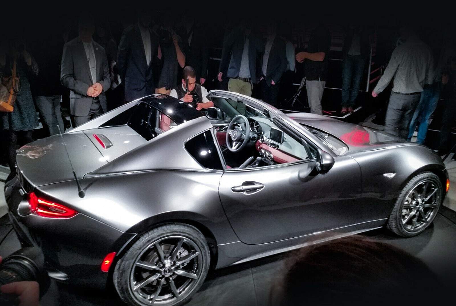 Mazda MX-5 RF : Der Targa, der nur RF heißen darf : Mazda News : #208381516