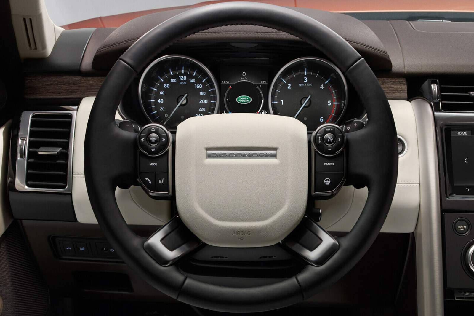 Land Rover Discovery - Cockpit : Das ist die dickste Diät von Paris ...