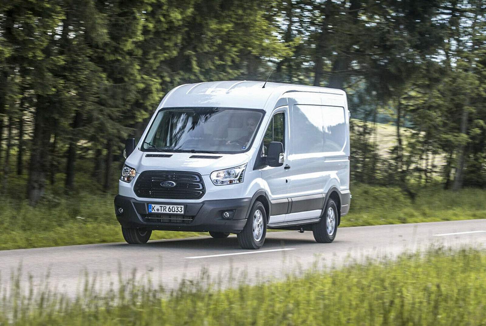 Dank SCR-Einspritzung schafft der Ford Transit die Euro-6-Norm. Mit 170 ...