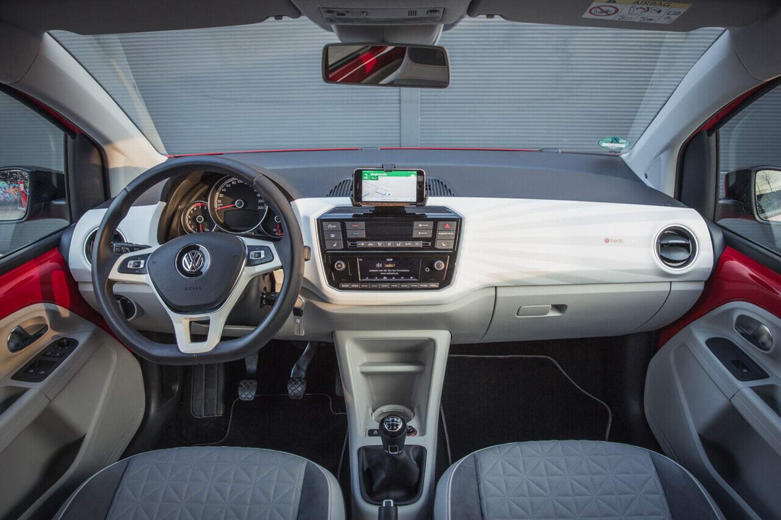 VW Up: Cockpit. Überarbeitet wurde mit dem Facelift vor allem die ...