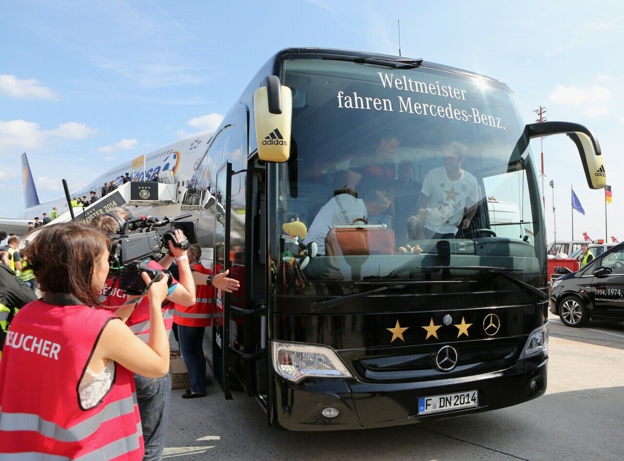 VW wird neuer Generalsponsor beim DfB | Volkswagen News