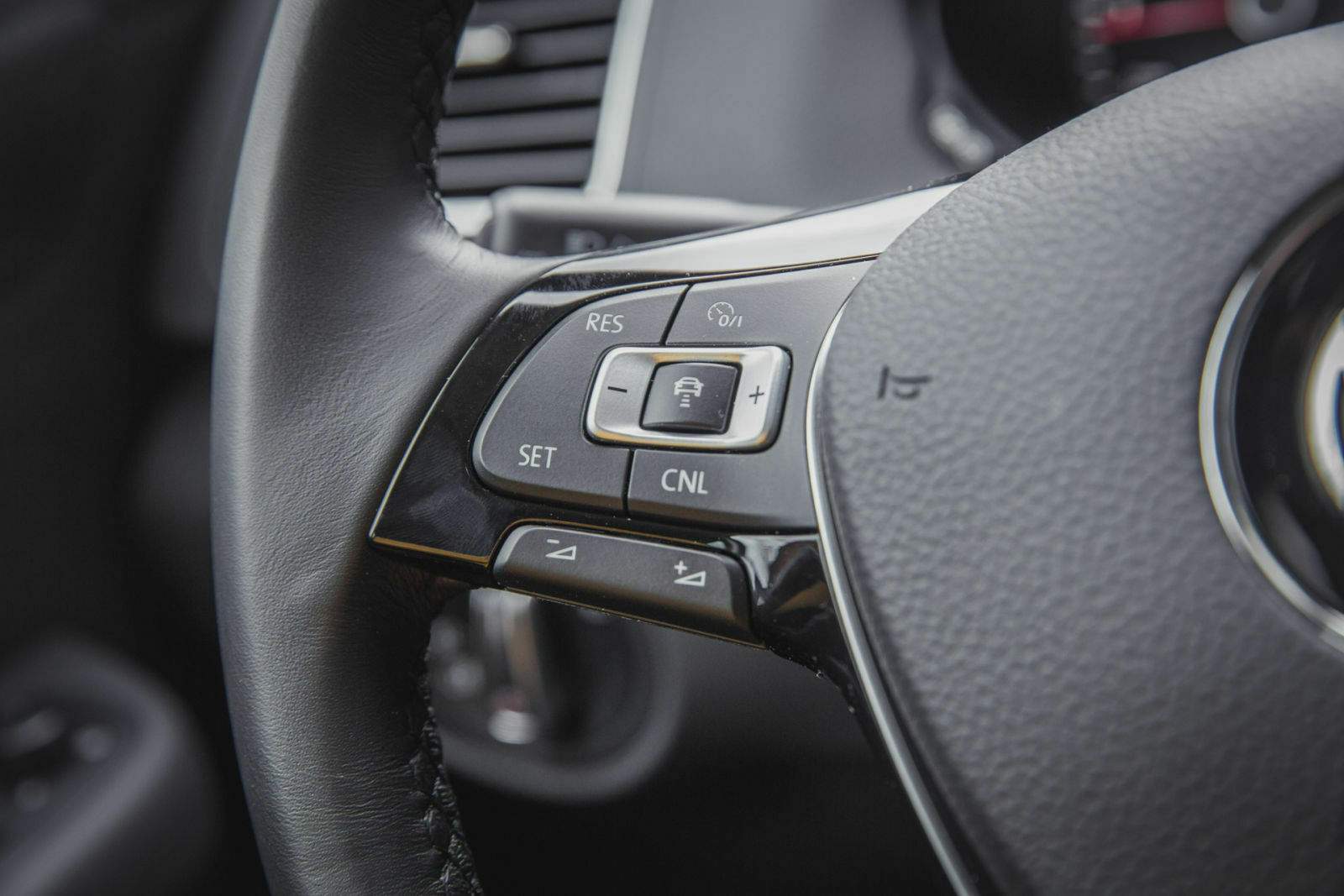 Optional: Adaptiver Tempomat bis Tempo 210 : Halb Bus, halb Passat ...
