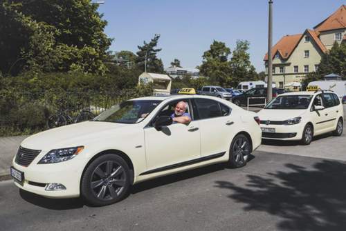 Berlins ungewöhnlichste Taxis: Lexus LS 600h (USF 40)